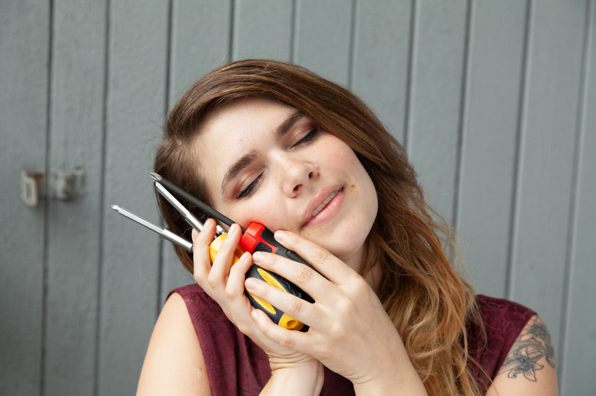 Kate Hammer Anchors Their Name to Comedy | Fringe Arts – The Link