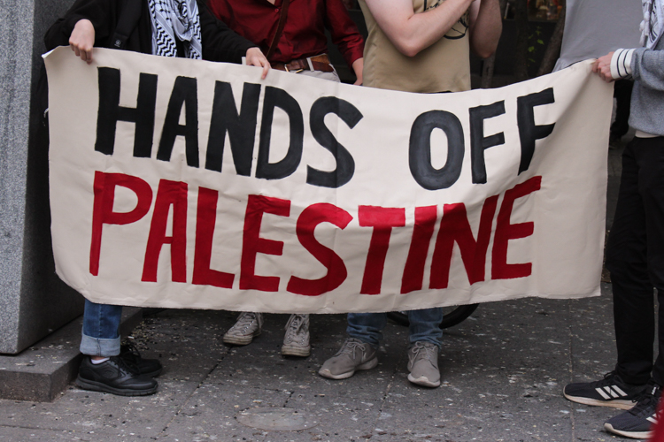 Protesters gather in support of Palestinian prisoners on hunger strike ...