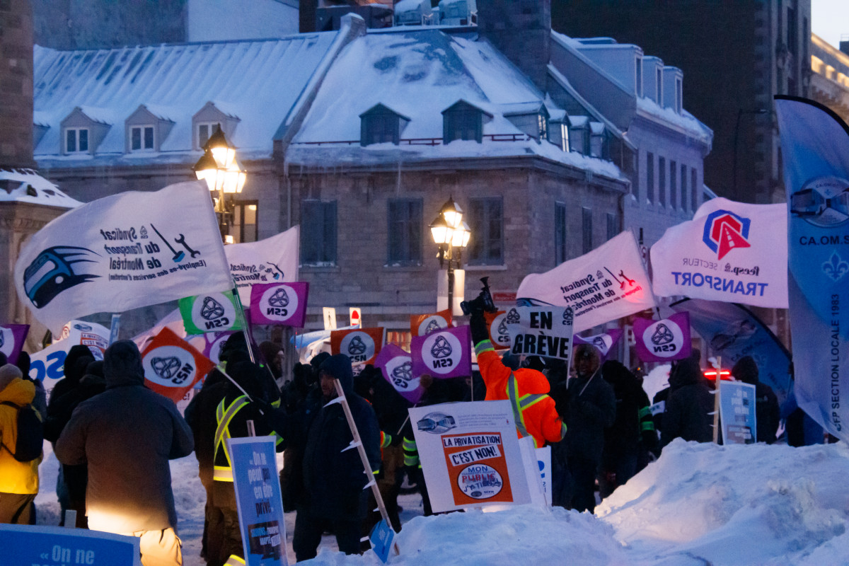 Protesters contest possible privatization of adapted transport in ...