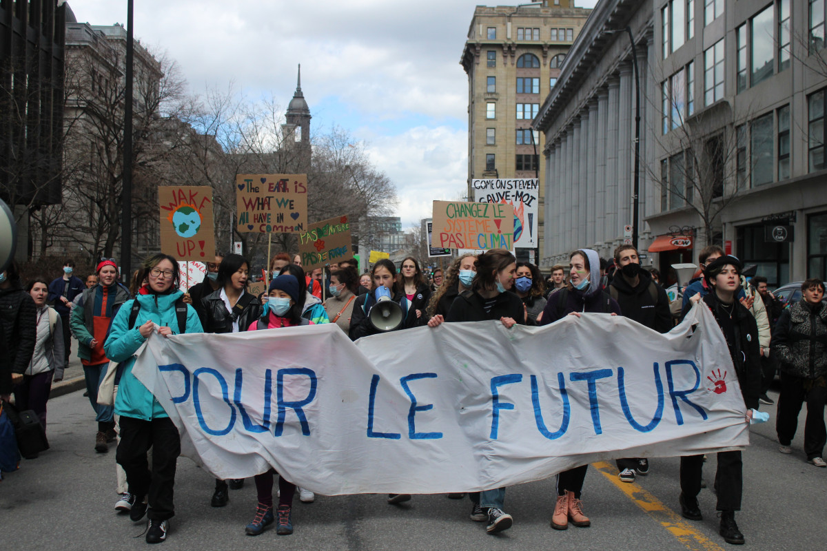 Hundreds protest climate inaction on Earth Day in downtown Montreal ...